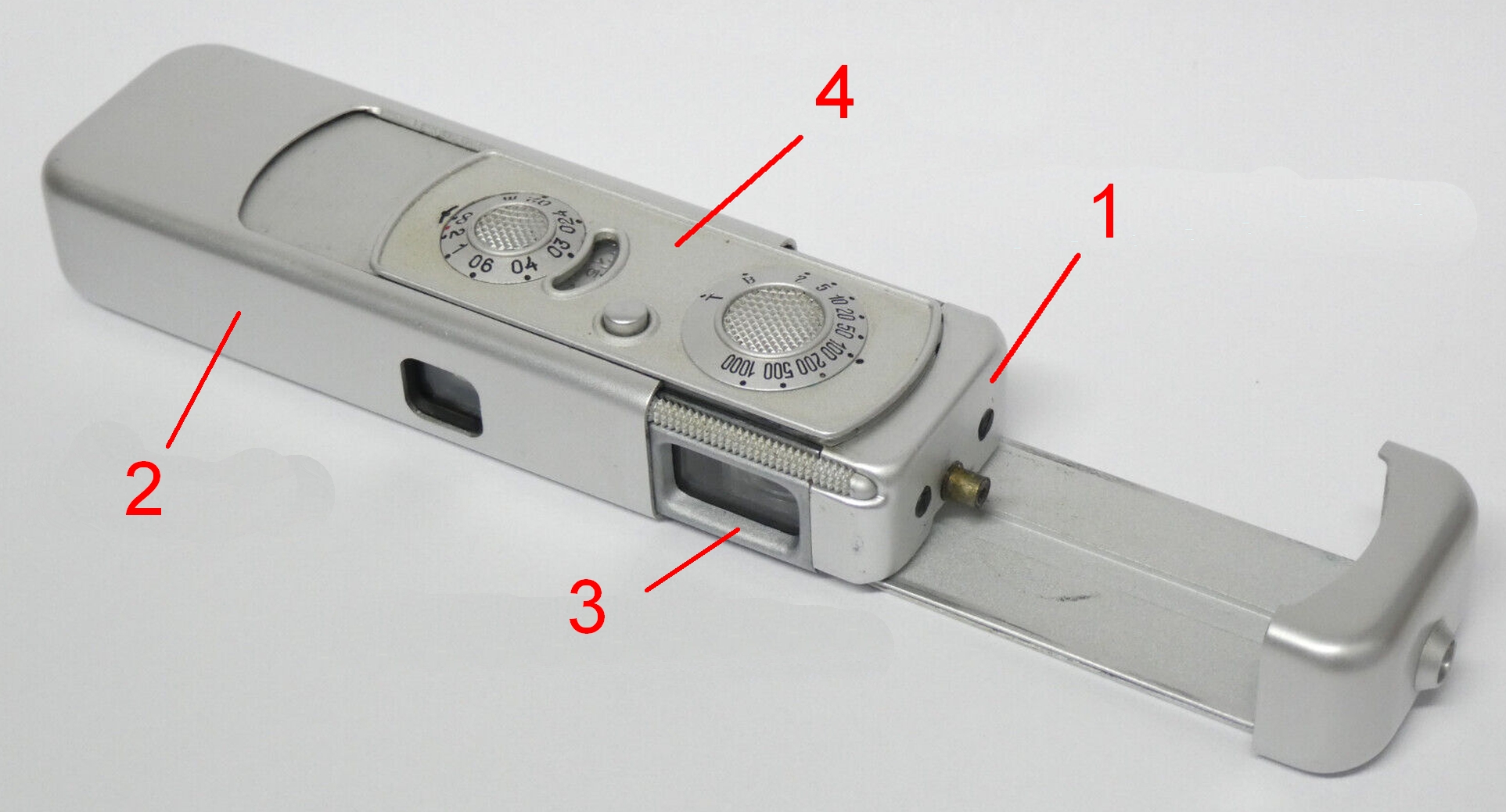 How to open a Minox camera