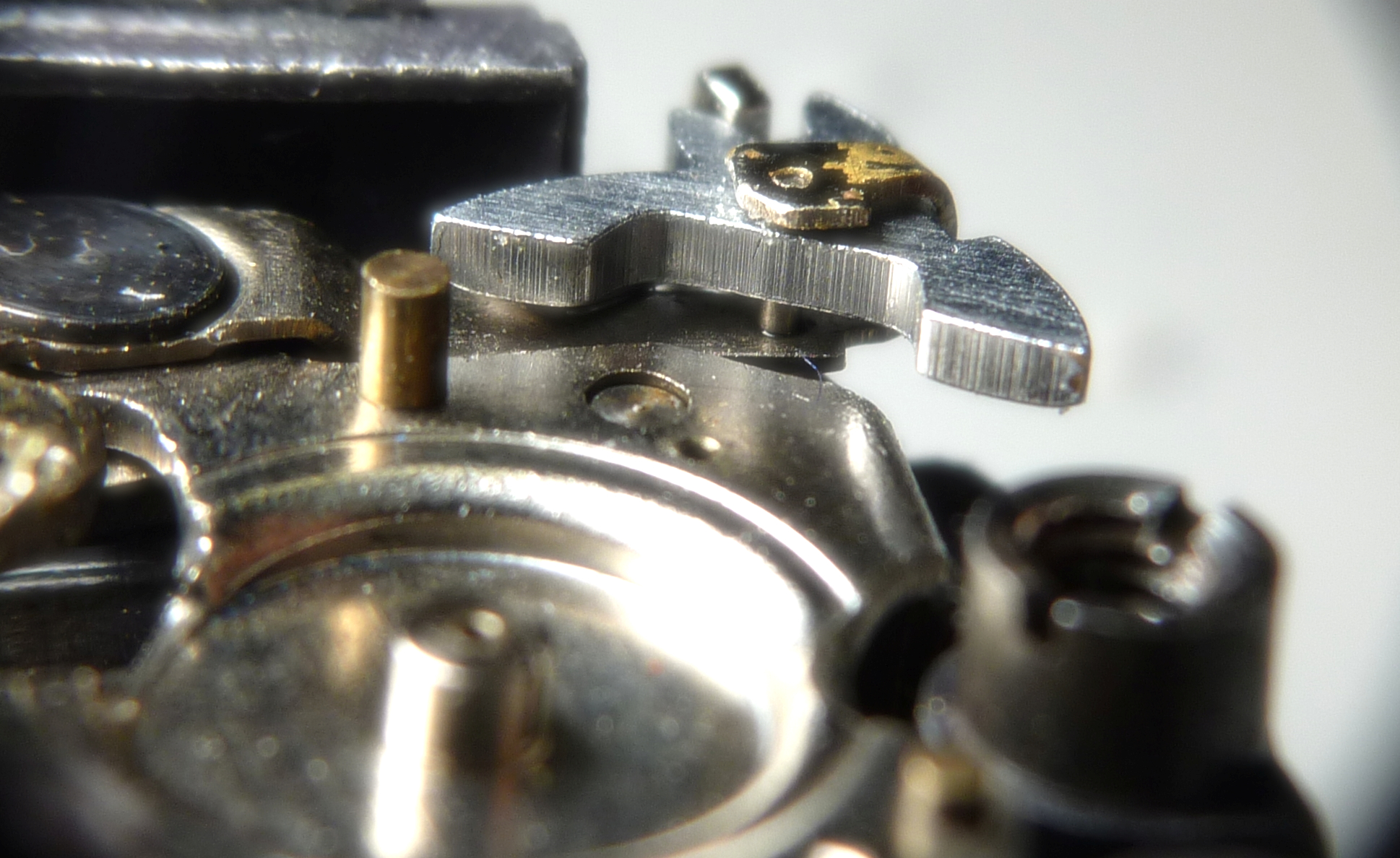 How the Minox escapement works